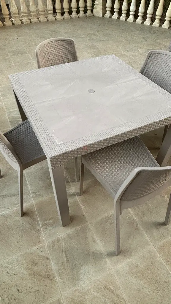 4-seater Outdoor Dining Set of Table | dubizzle