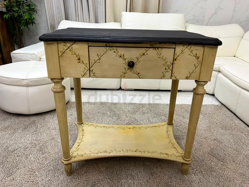 Gorgeous console table | dubizzle